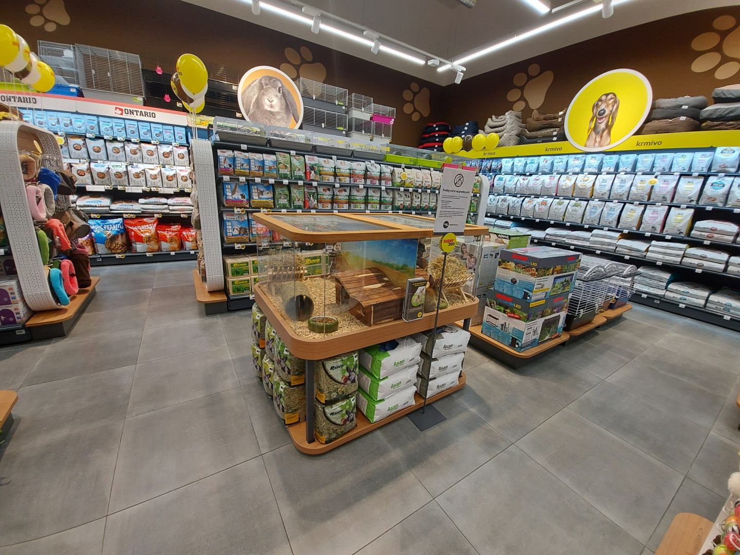 Three stores in one day - petworldwide