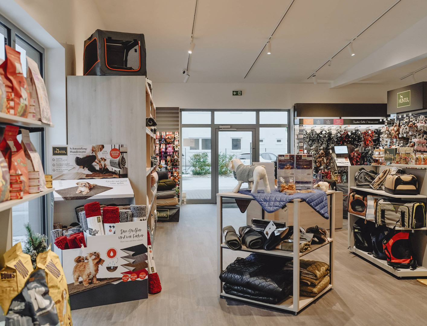 Hunter opens a new brand store - petworldwide